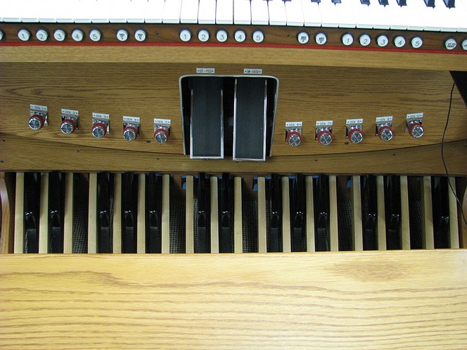 1999 Rodgers Organ - Model 790