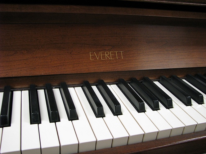 Everett Piano 1980