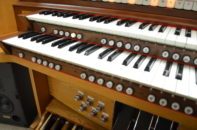 Rodgers Trillium 807 organ